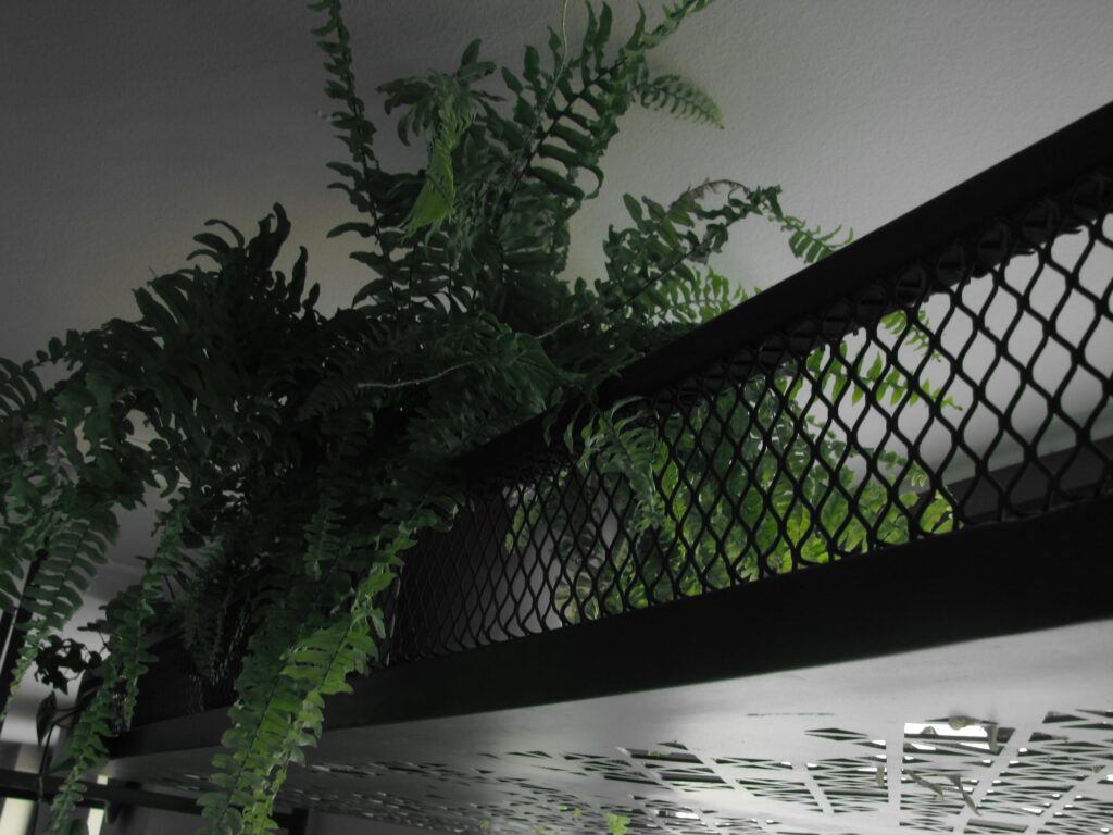 "Quadra 20x15 mm mesh" in interior of restaurant - Metal tehnologija