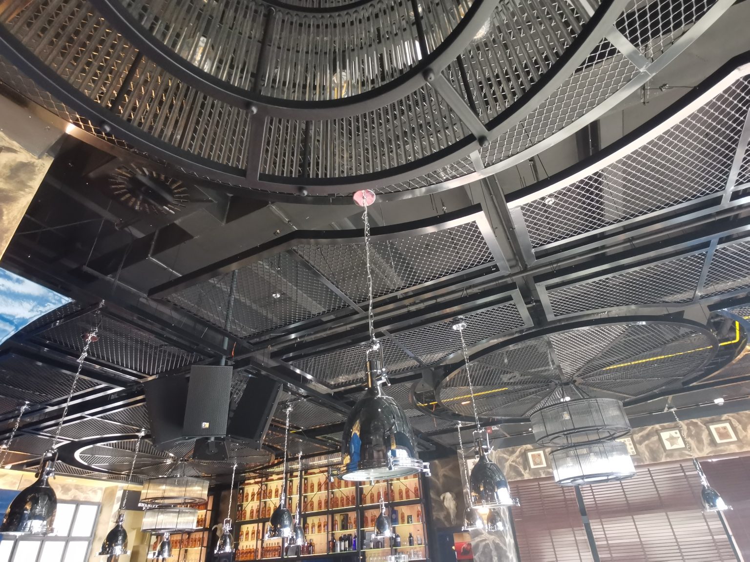 "Expanded metal mesh" on the ceilings - Metal tehnologija