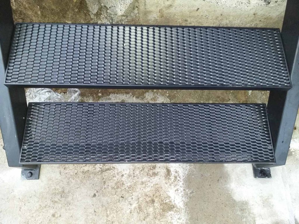 "Expanded metal mesh" on the stairs - Metal tehnologija